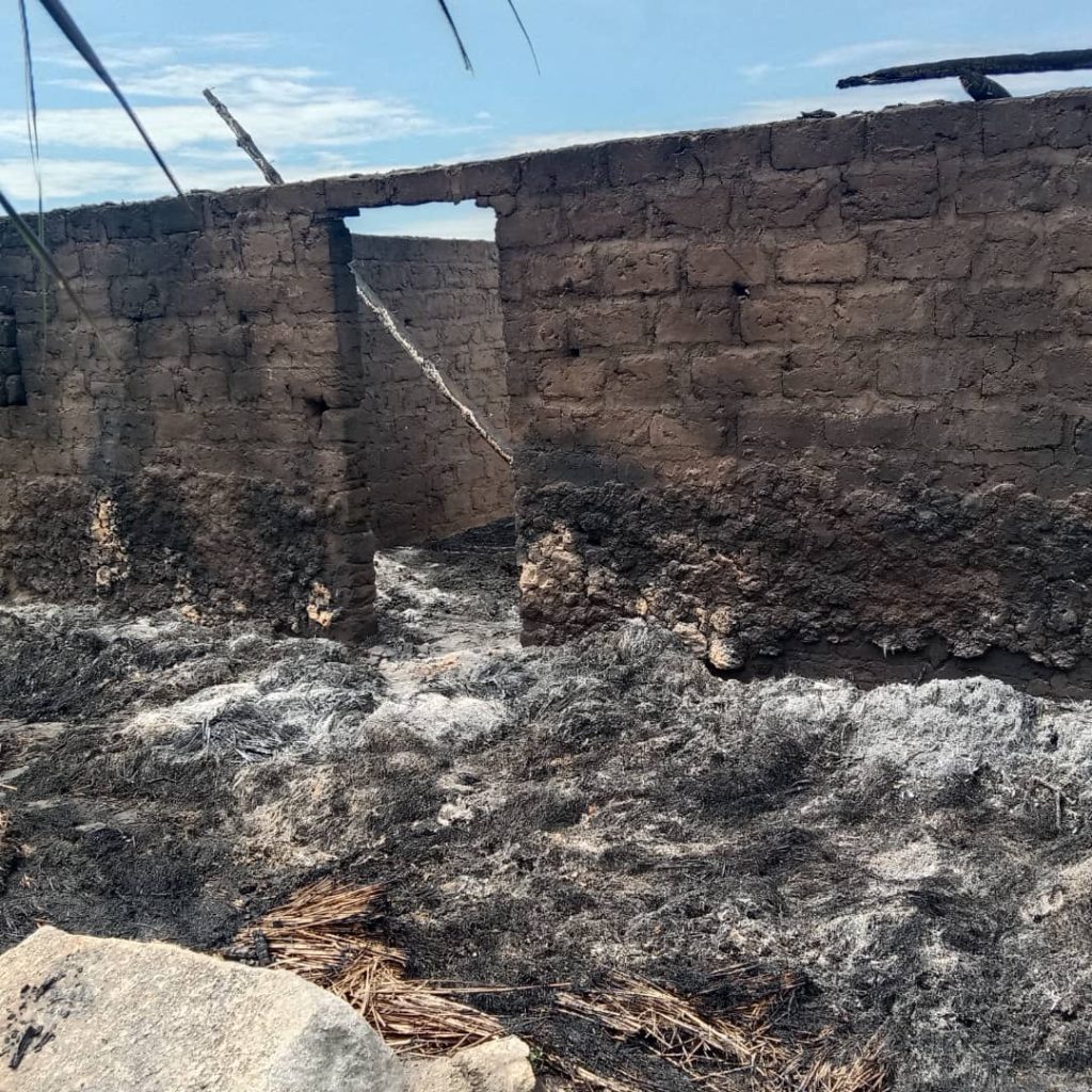 Luilu Société : Un feu d'origine inconnue consume deux maisons à Kasala ...